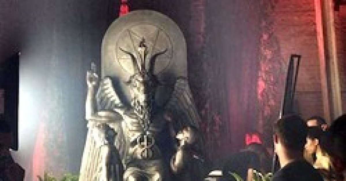 Fiesta satánica en torno a una imagen del demonio que quieren instalar ...