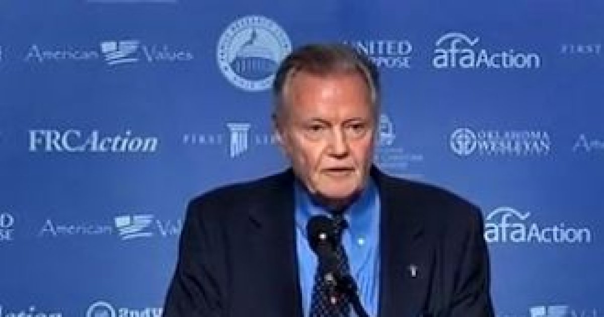 Jon Voight, Donald Trump y dos santos