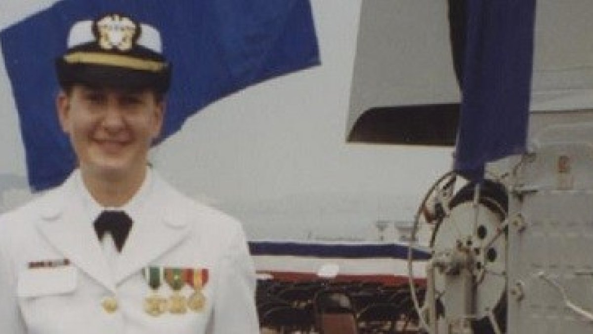 Así fue cómo una oficial de la Marina experta en criptología acabó en ...