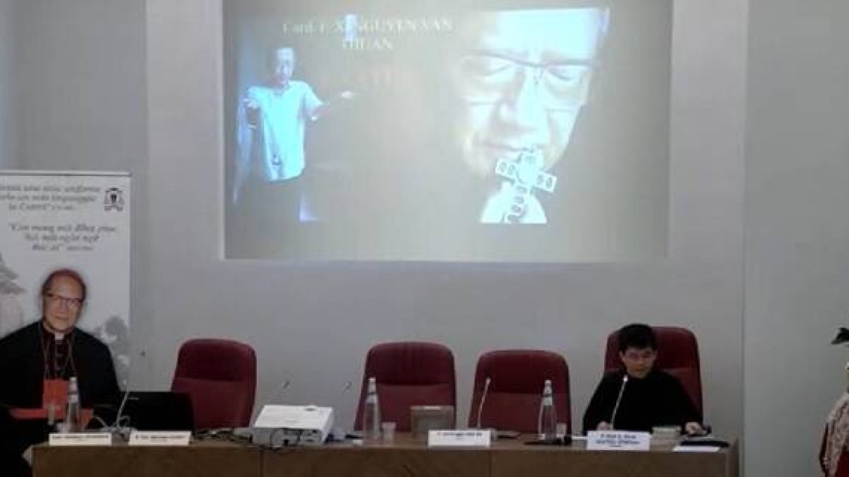 Veinte años sin el cardenal Van Thuan: misa en la cárcel con migas de pan... y estudian un milagro