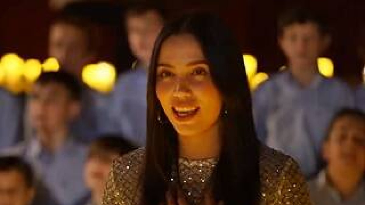 Amanda Digón y el coro de Tajamar