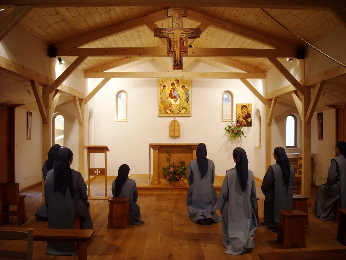 Hermanitas del Cordero, monjas todoterreno: misioneras, mendicantes y ...