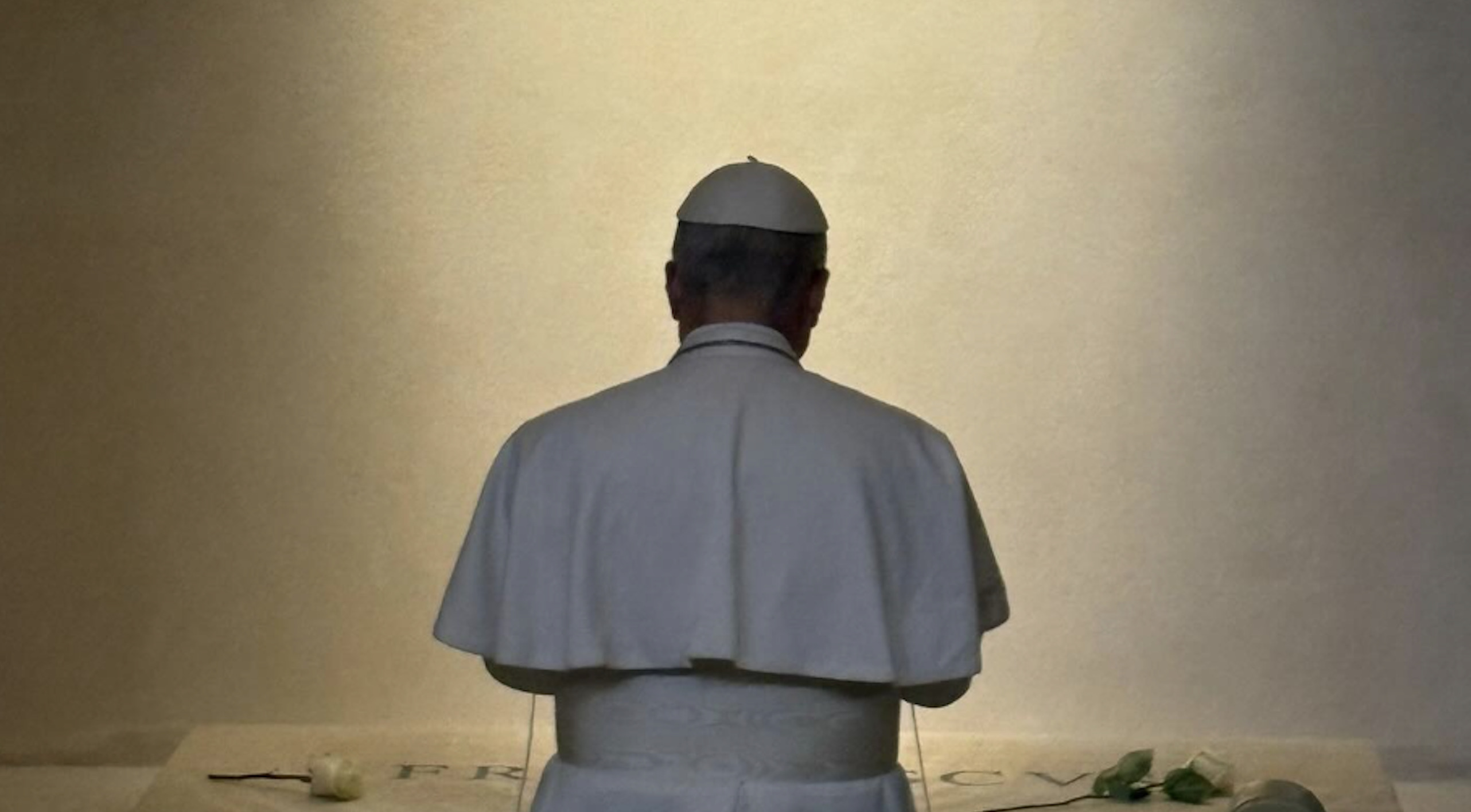 León XIV reza ante la tumba de Francisco, en la basílica romana de ...