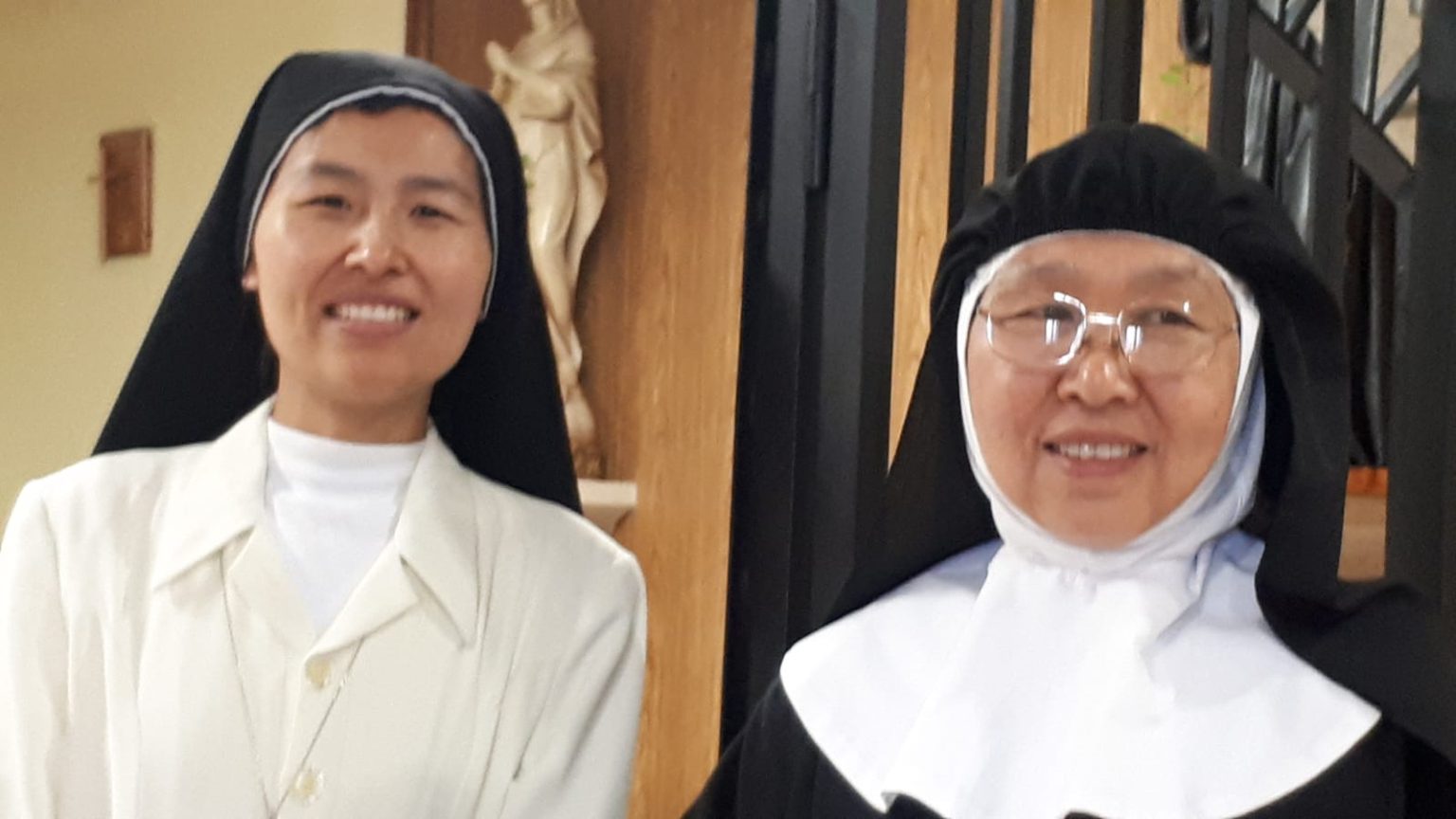 Una china, madre de 4 monjas y un sacerdote, se hace monja de clausura ...